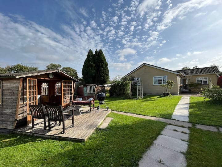 Beautiful Spacious 4 Bedroom Bungalow+free Parking - Bath