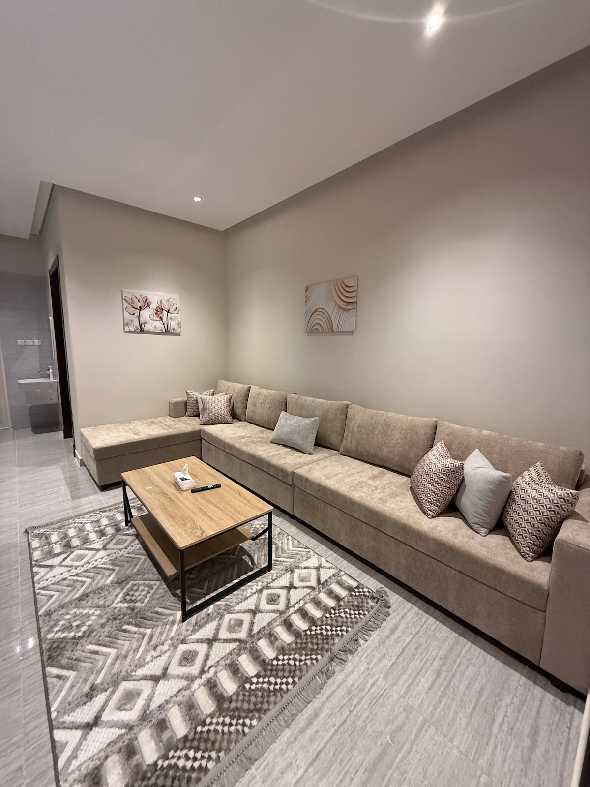 Apartamento familiar VIP de dos habitaciones y salón nuevo con entrada ...