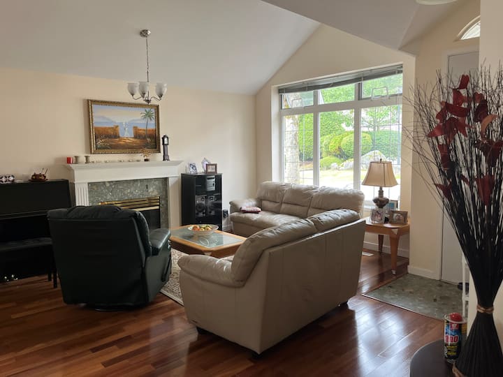 Spacious  Upstairs Bedroom With Park View - Coquitlam