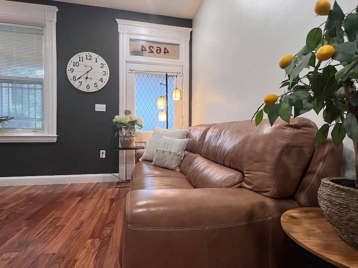 Spacious & Cozy (2 Queen Beds)- University City - Upper Darby