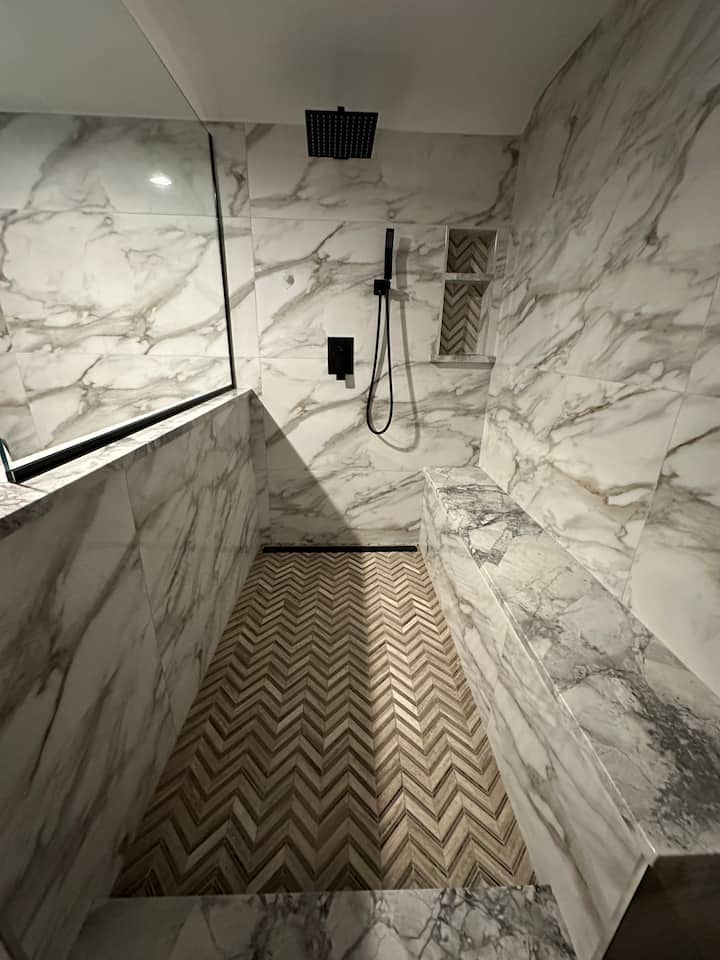 Elmhurst 2 Br 3bed Unit! - Elmhurst, IL