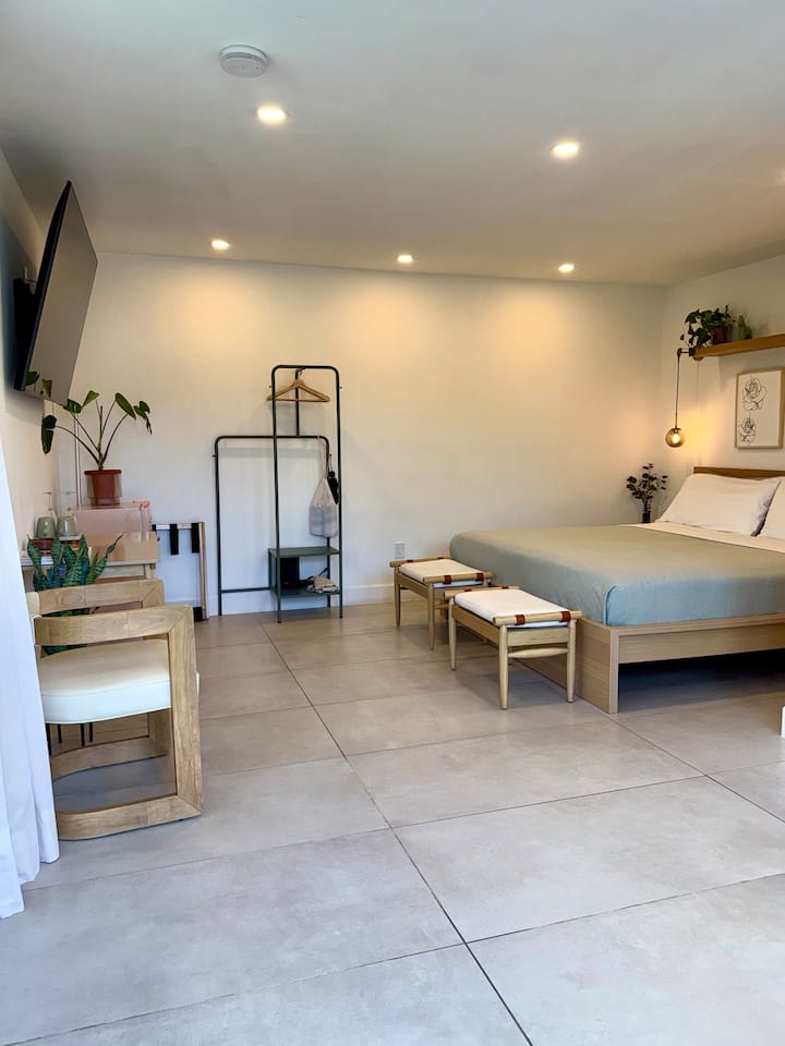 King Bed Studio | Extra Clean | Outdoor Kitchen - St. Petersburg, FL