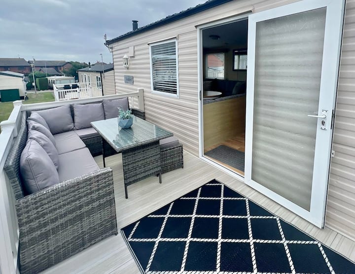 Modern Homely Static Caravan - Colwyn Bay