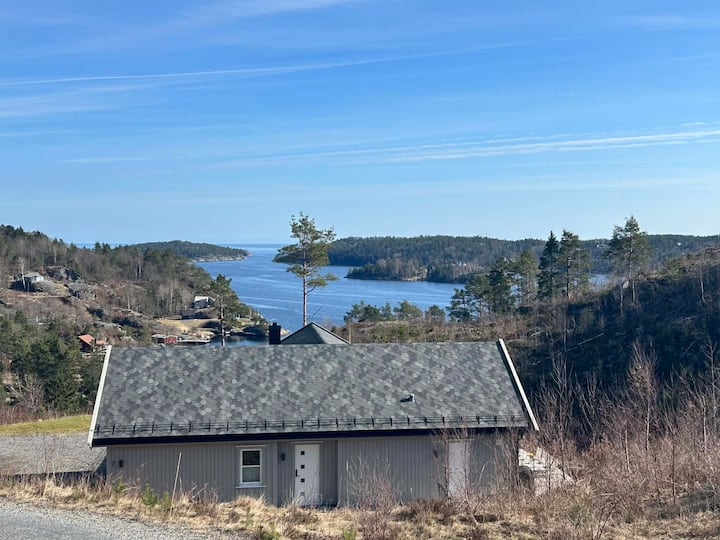 Flott Nyere Hytte Med Sjøutsikt. - Norvège