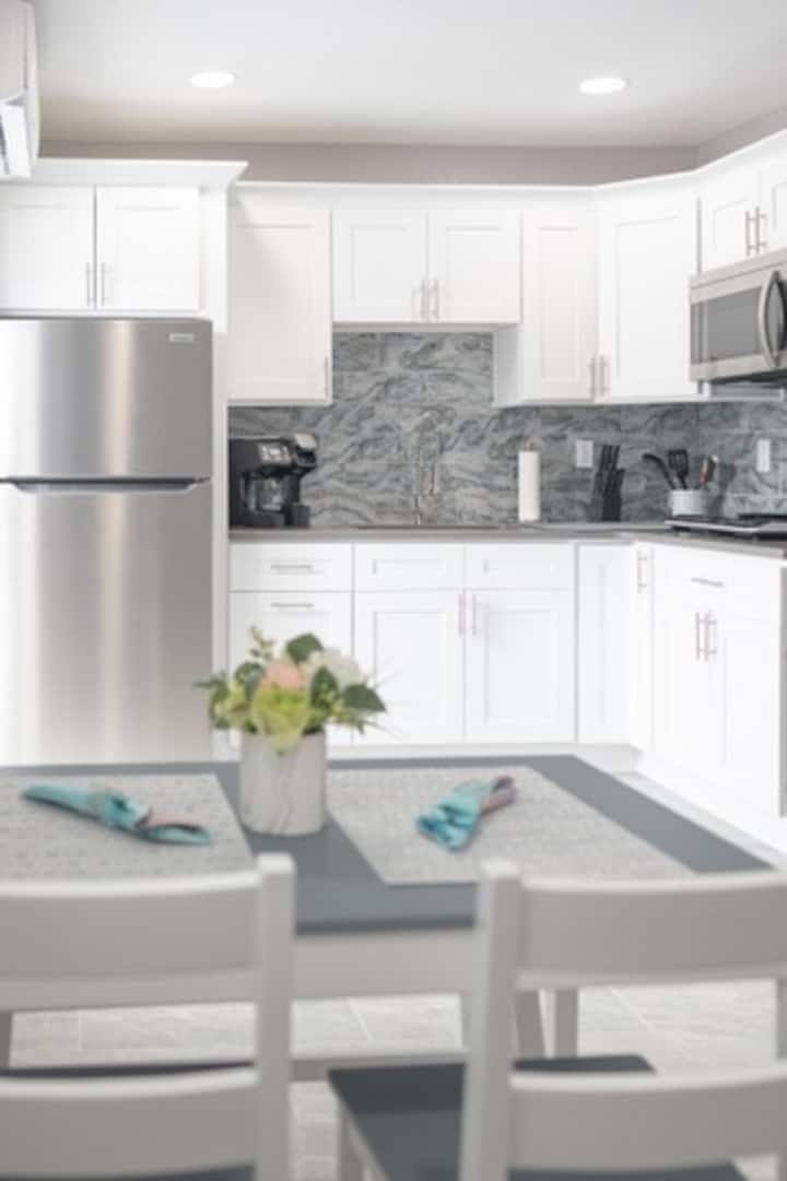 Stunning Getaway Apt With Free Parking In Tampa - Keystone, FL