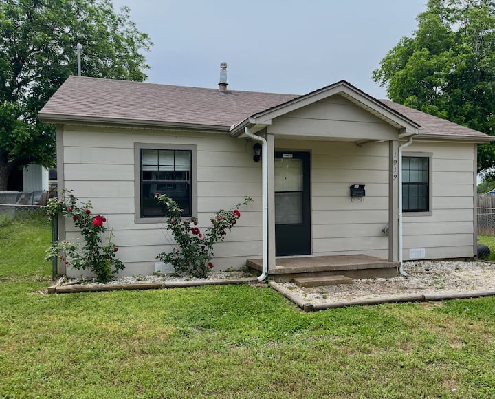 Cozy Cottage - Lawton, OK