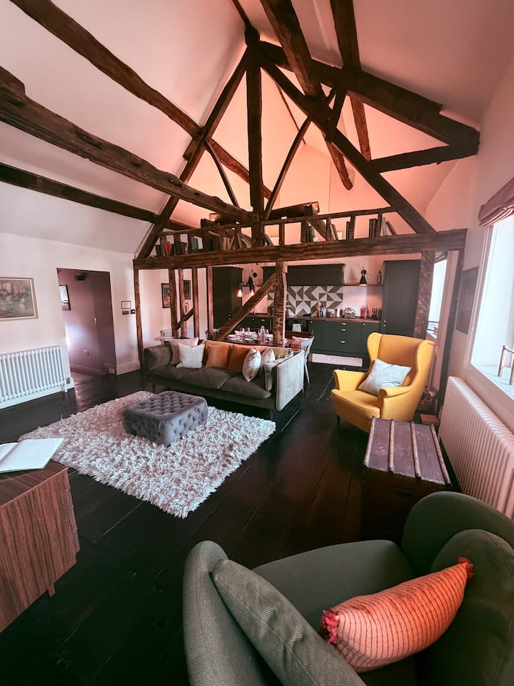 Boutique Penthouse Over St Peter’s Sq | Heritage - Ruthin