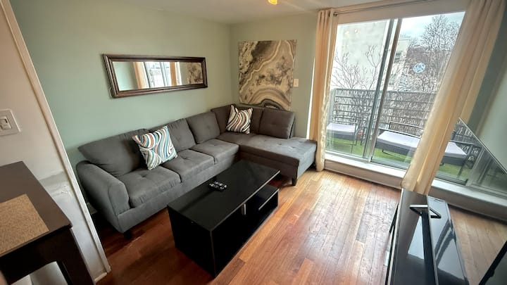 Charming 2br Apt, W/washerdryer & Balcony! - 長島