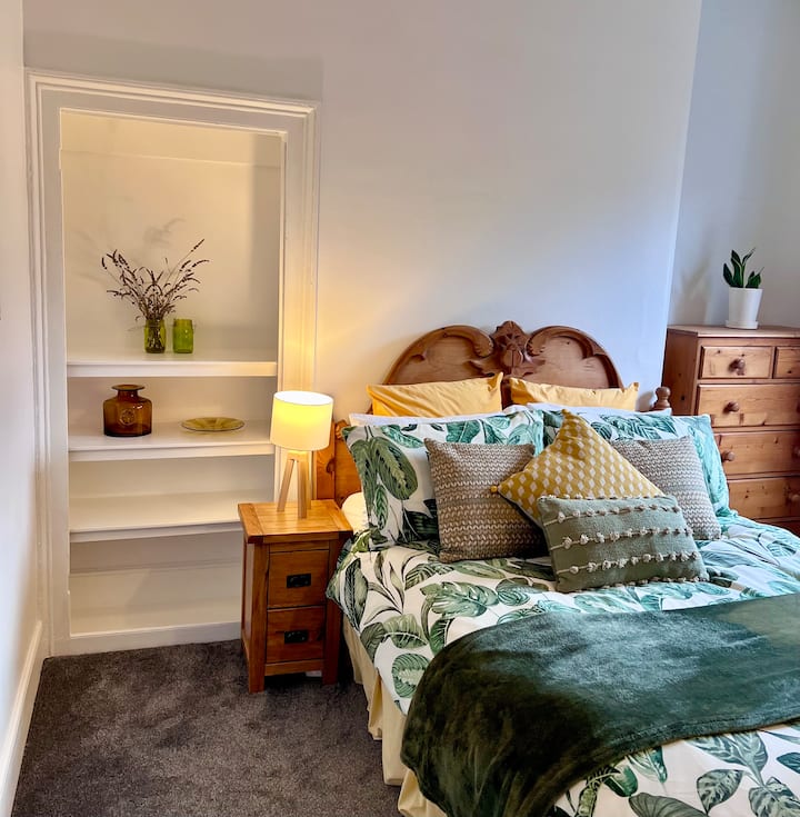 Arboretum Townhouse - Sleeps 9, Street Parking - 노팅엄