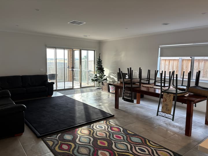 Family Holiday House - Melton