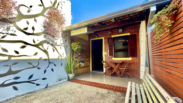 Micro Casa A 100m Da Praia, Com Estacionamento. - Trindade