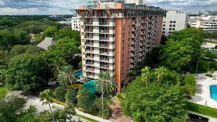 3 Convenient Units W/ Kitchen & Access To Gym - Miami