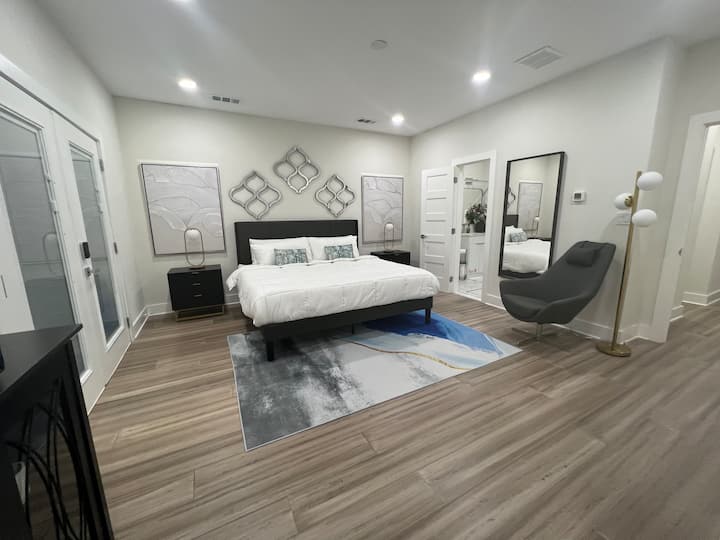 Spacious Luxury Master Suite. - 댈러스