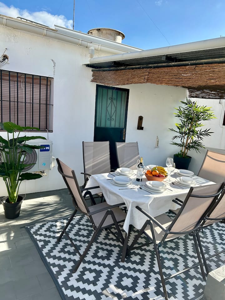 Colorful & Cozy Old Town Gem: 5* Location, Rooftop - Estepona