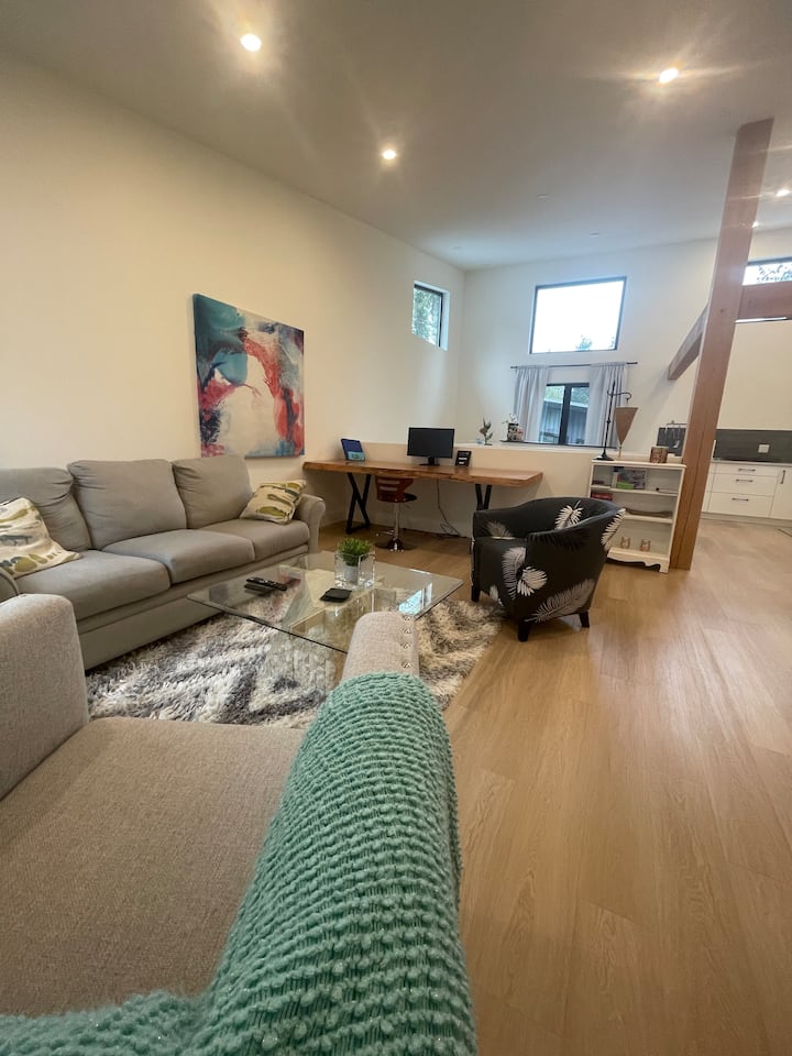 Coastal Modern Escape - Roberts Creek