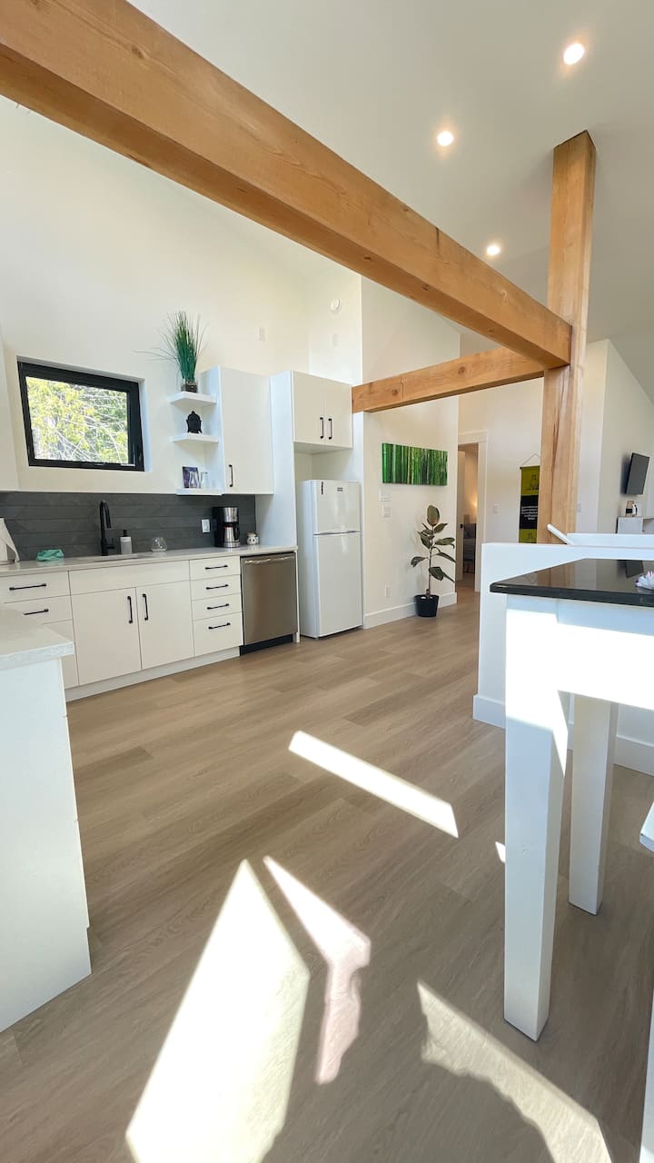Coastal Modern Escape - Roberts Creek