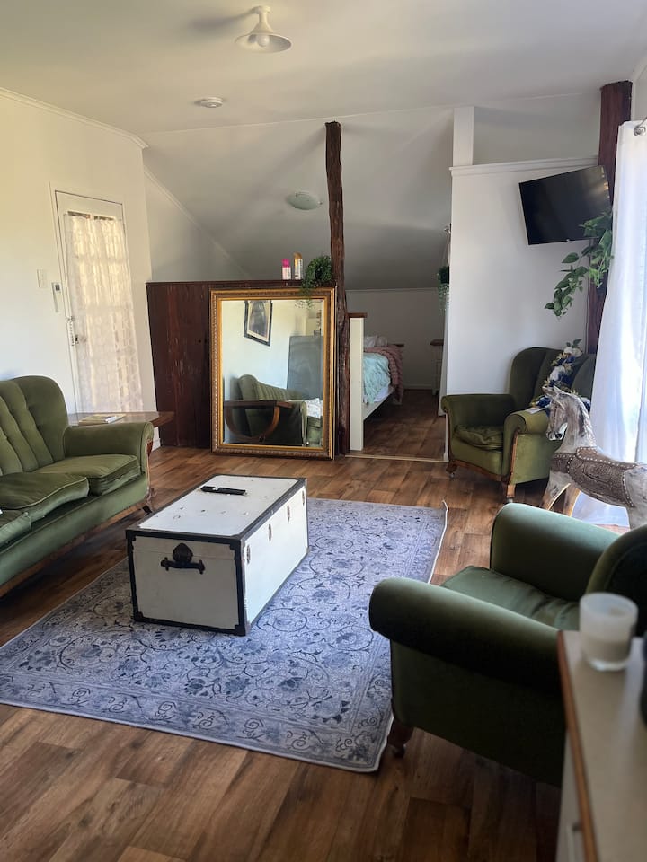 The Loft Above The Horses - Rosewood