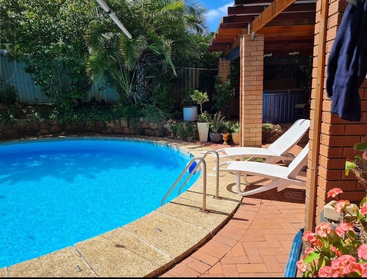 1980s Quaint & Peaceful Guest Home Rossmoyne Hts - Perth