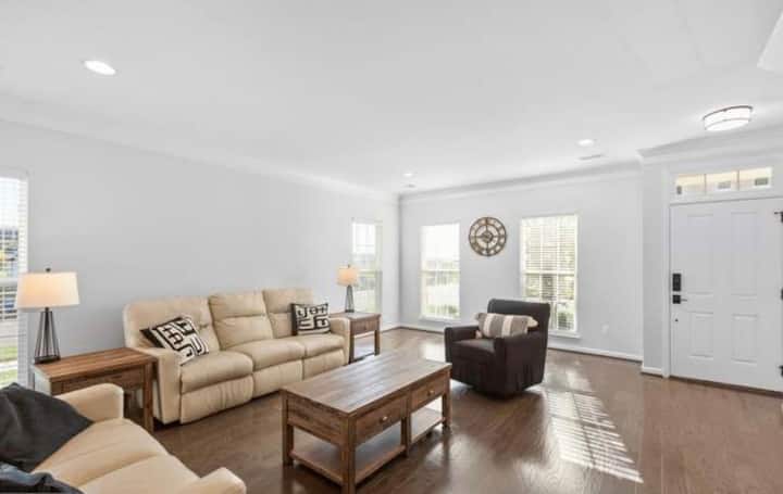 Beautiful Townhome In Va. 2br/2b - Stafford, VA