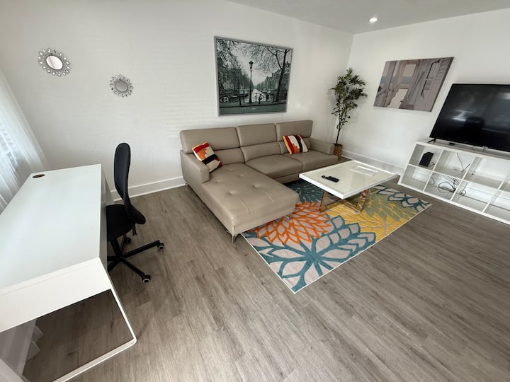 1 Bedroom Apt Near Downtown Hollywood - Hollywood, FL