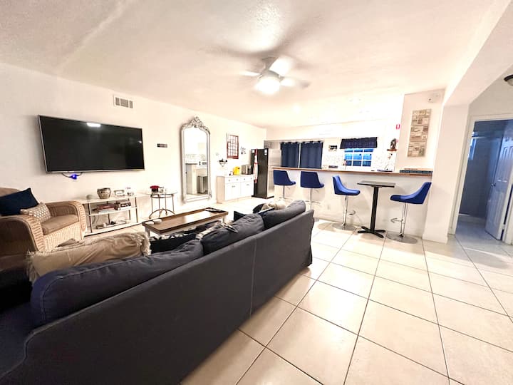 Detached Bungalow •1.5mi To Beach•huge Parking Lot - Boca Raton, FL