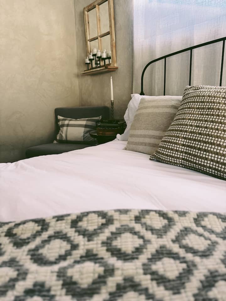 Central Private Entrance Peaceful Wellness Retreat - Fallbrook, CA