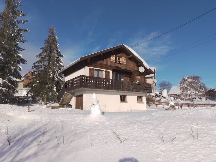 Chalet "Les Sapinettes"

Chalet Au Calme Belle Vue - Jougne