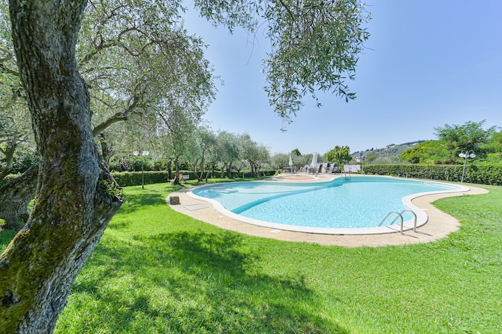 Guesthost - Piana Di Solaro Appartement Moderne Et Piscine - Lerici
