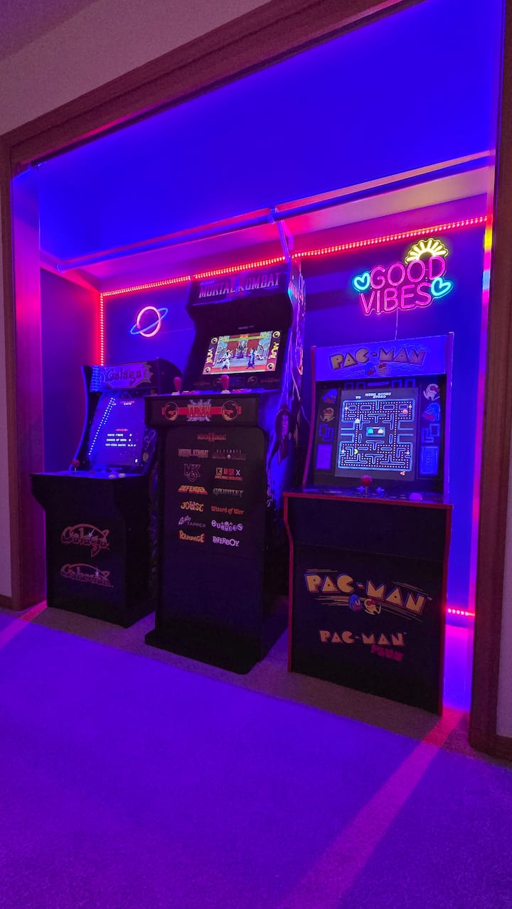 Level Up! Arcade Nights, Bbq Days, Furry Friends - Rockaway Beach, OR