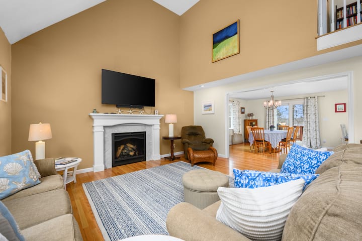 Dog-friendly Cape Home With Fire Pit - Falmouth, MA