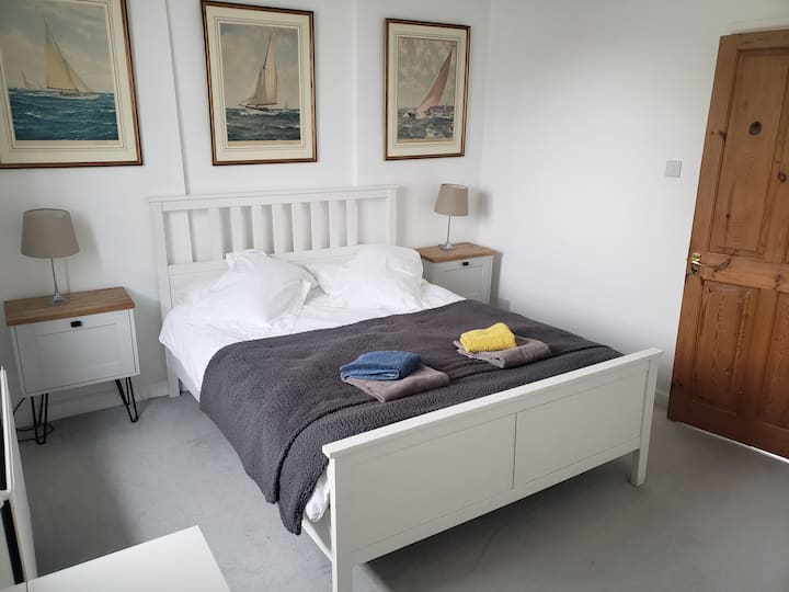 Private, Warm And Cosy Central Southsea Apartment. - Portsmouth
