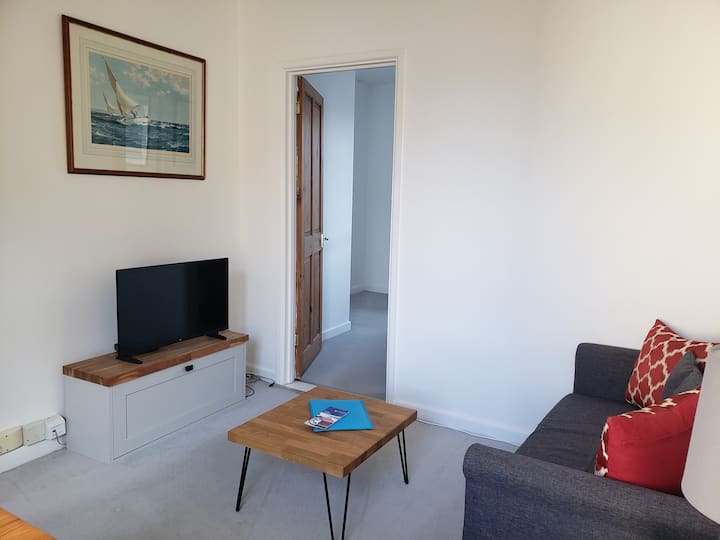 Central Southsea Flat | King Bed | Warm + Private - Portsmouth
