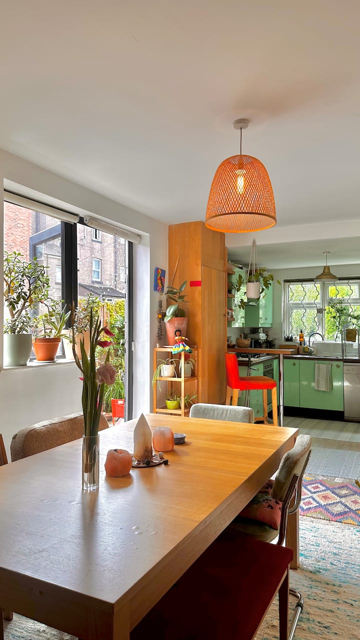 Charming Rare Innercity Sanctuary 2br/2ba & Garden - Old Trafford