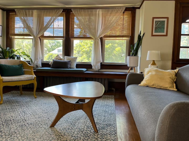 Bright And Sunny Apartment In Washington Heights - Milwaukee, WI