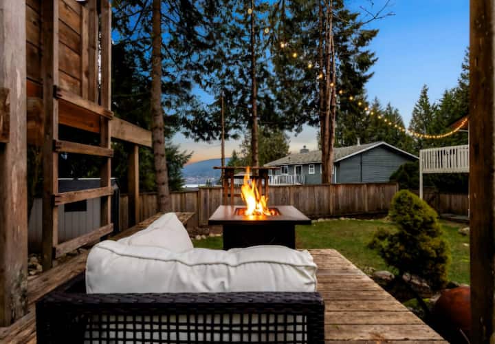 Bohochic Escape: Oceanview Spa By Phelps+treehouse - Mount Seymour
