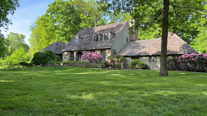 Peaceful Vintage Home With Private Pond In Redding - Bethel, CT