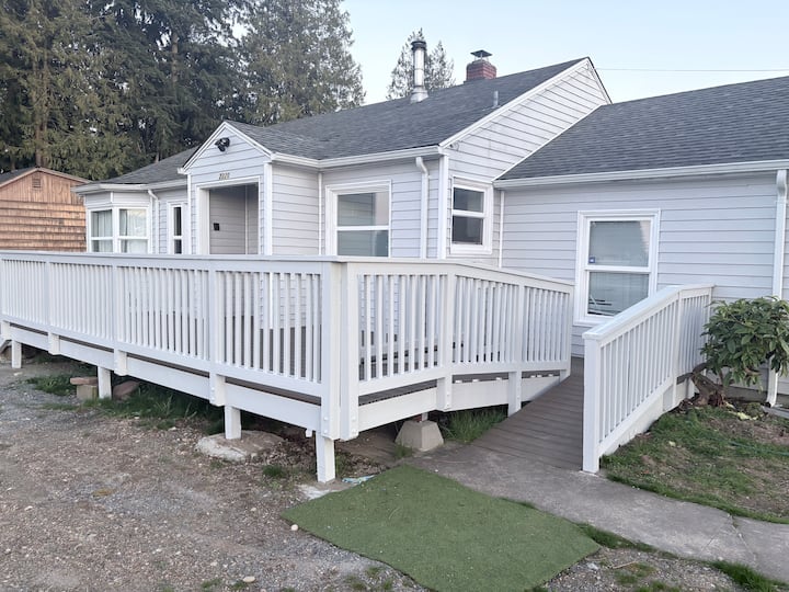 Madison 2 Bedroom 1 Bath House. - Hat Island