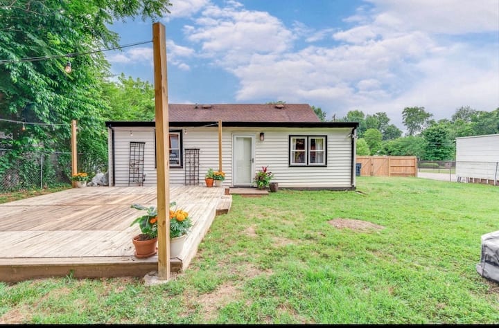 East Nash House-1950s Inglewood *Entire Home* - Nashville, TN