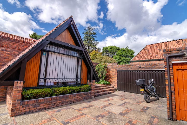 °Chalet Suizo + Bbq~ Chimney (1 Floor) Luxury Stay - Bogotá
