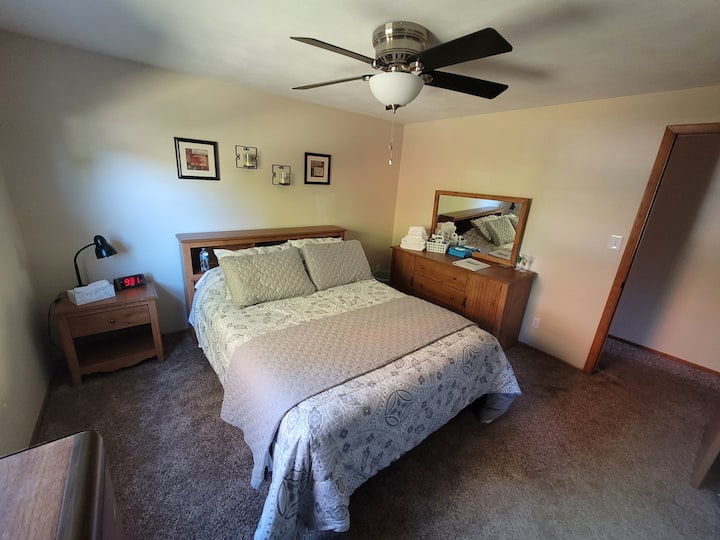 Extra Room In House - Queen Bed - Appleton, WI