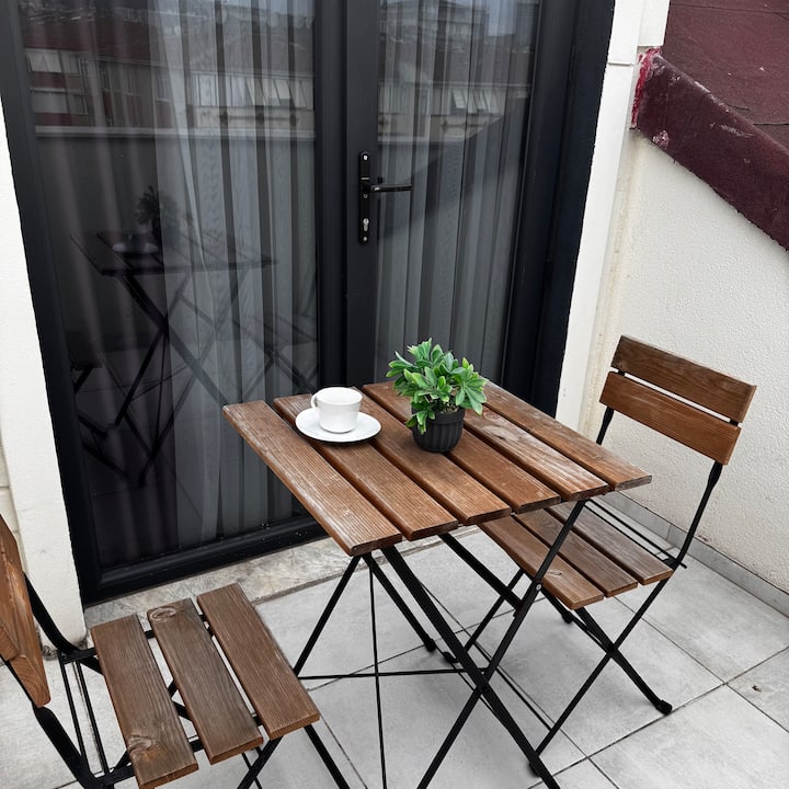 Nomad Hub Balkonlu Self Check-in - Heybeliada