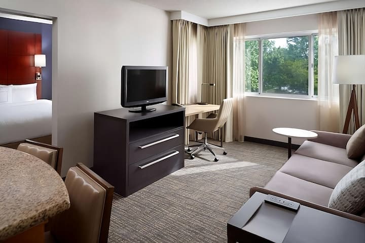 Explore Alpharetta! Free Breakfast, Full Kitchen - Roswell, GA