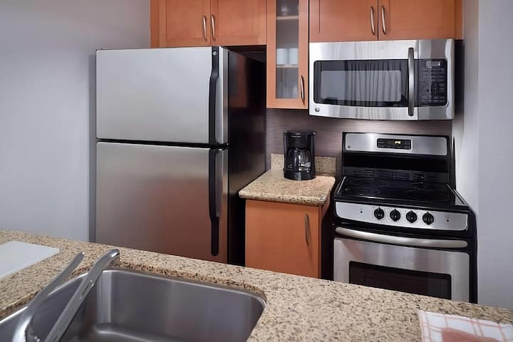 Comfort And Relaxation! Kitchen, Free Breakfast - Alpharetta, GA
