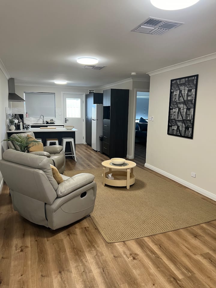 3b Home &  Away  2x2 - Unit 3b - Kalgoorlie - Boulder