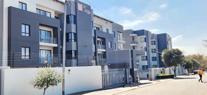 Lovely One Bedroom Apartment In Sandton - Sandton