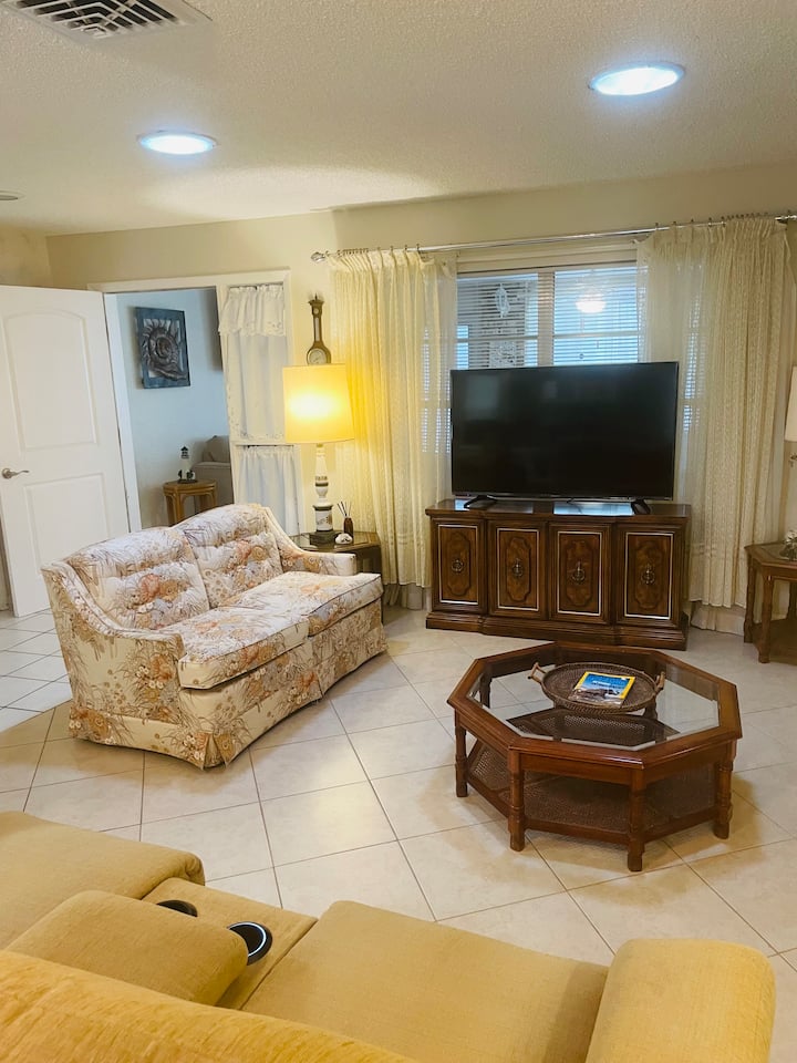 Woodsy Retreat Near Crystal River & The Gulf - Crystal River, FL