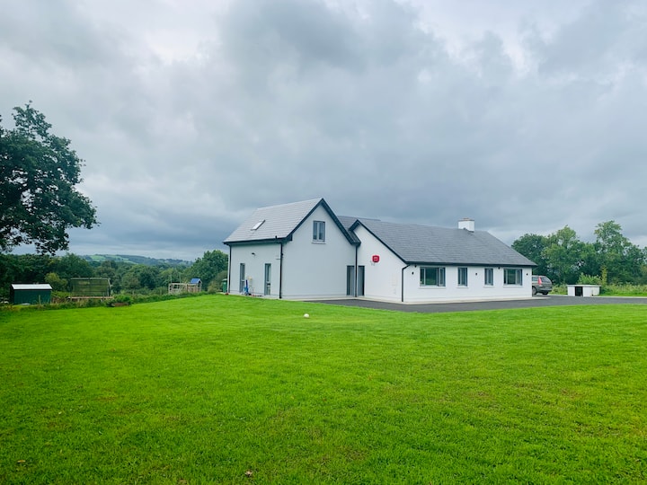 Spacious Family Home With Playground- Lough Derg - Killaloe