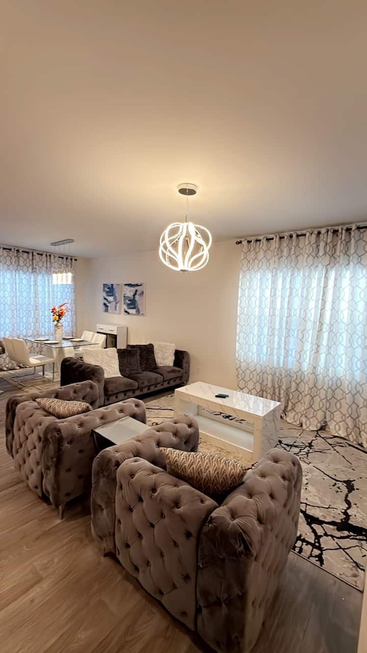 Charlotte’s Finest | 3br Townhouse | Near Uptown - Charlotte