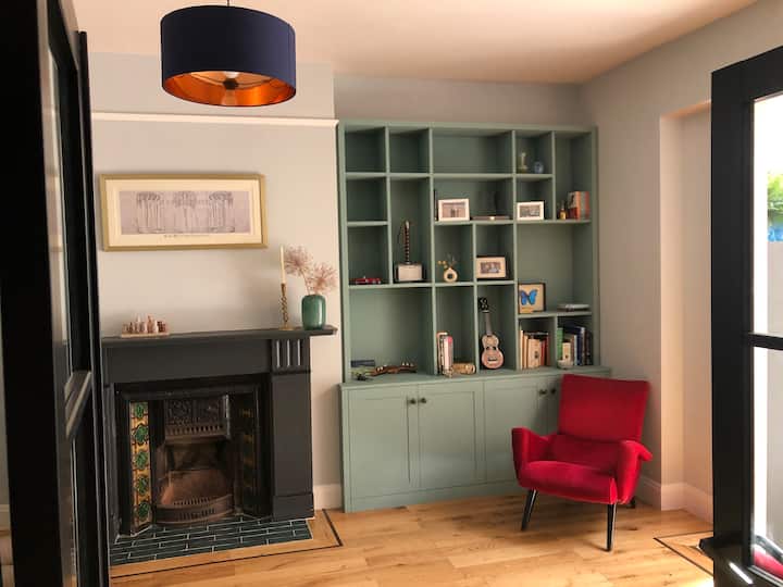 3 Bed Flat With Garden And Pool - London