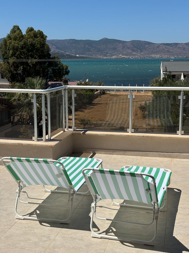 Urla’da Doğanın Içinde Teraslı Bahçeli Villa - Urla